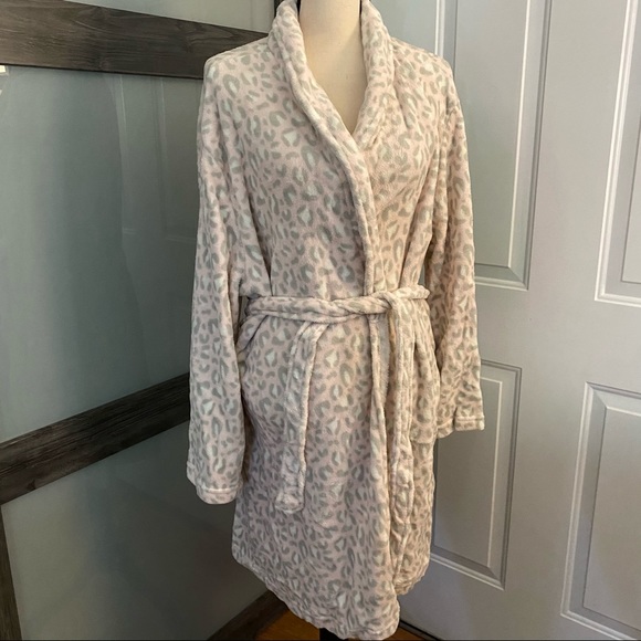 Ulta Beauty | Intimates & Sleepwear | Ulta Plush Robe | Poshmark